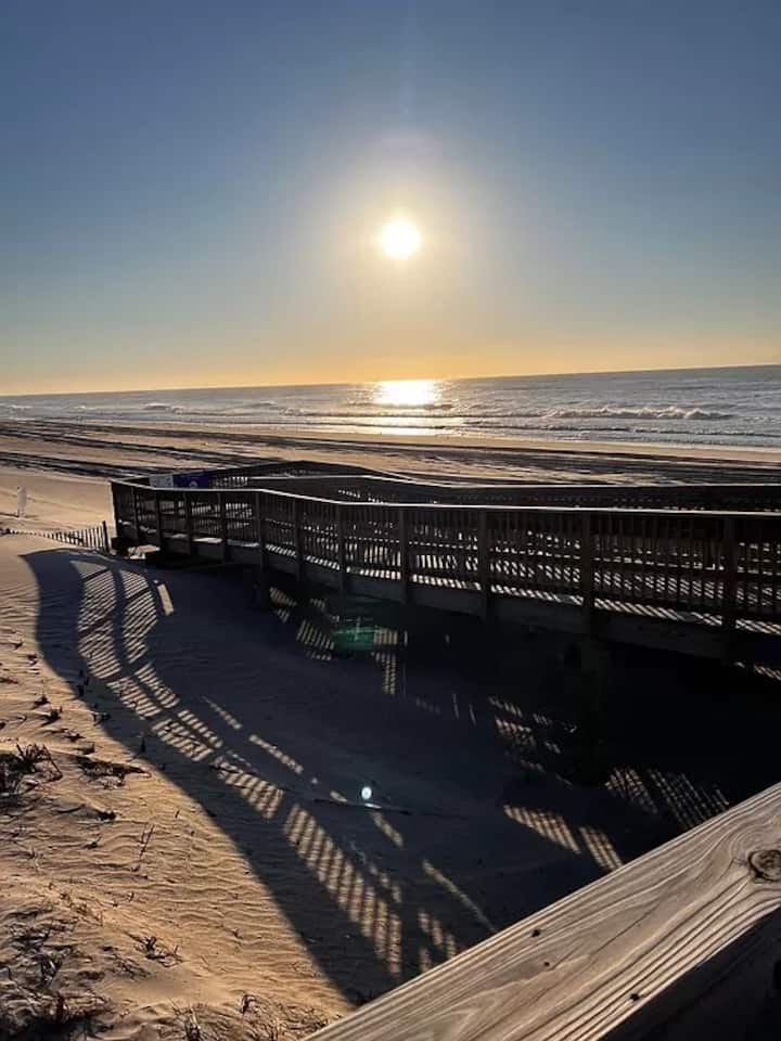 Adorable Fire Island Home - Ocean Beach, NY