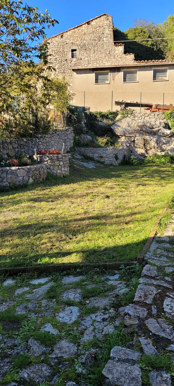 La Casa Nella Roccia. - Terni