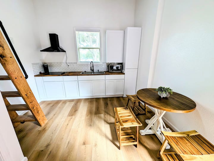 One Bedroom And Loft Cowboy Corner Retreat - Helotes, TX