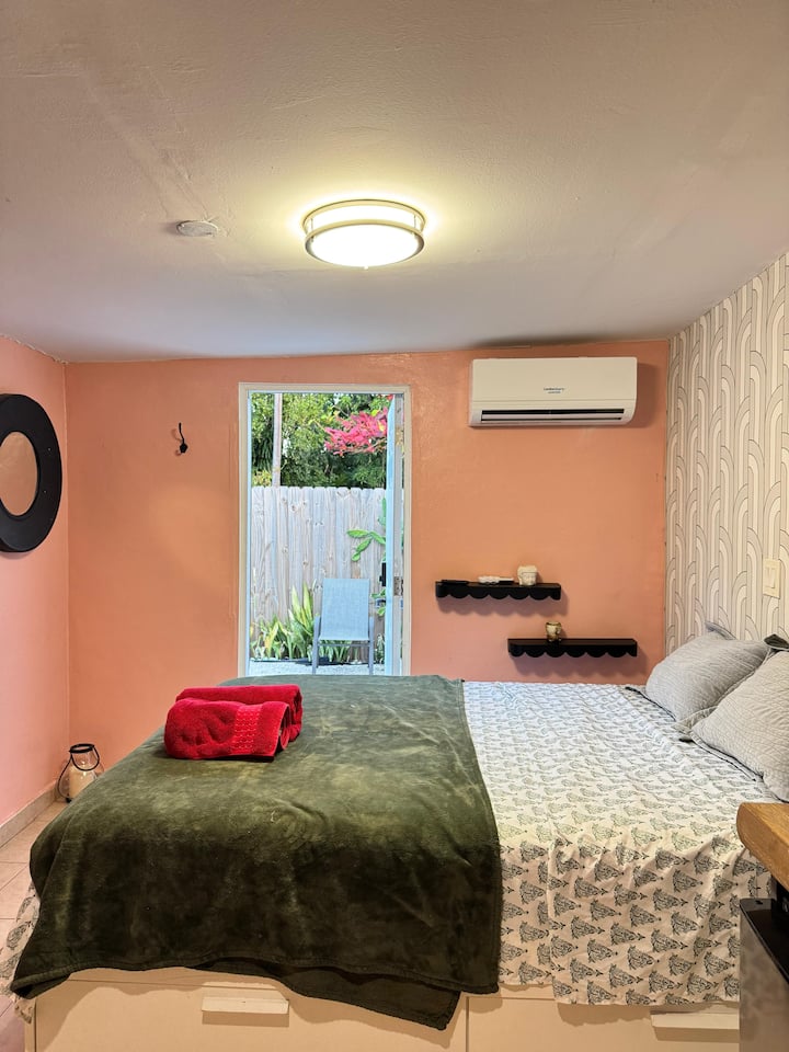 Art Deco Unit - North Miami, FL