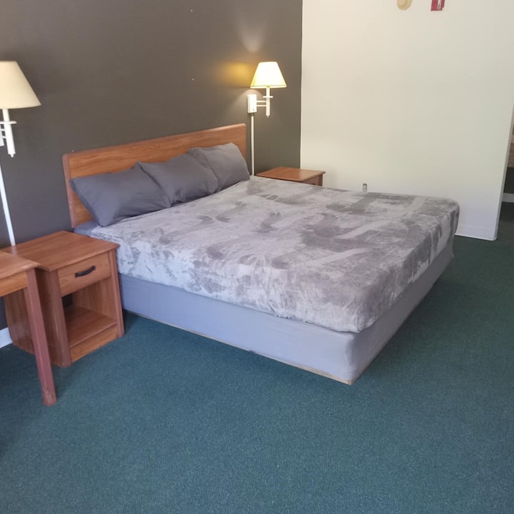 King Bed Hotel Studio 132 - Livingston, TX