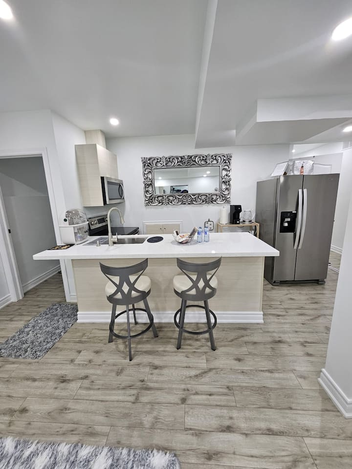 Modern Luxury Suite In Ajax Near Amenities - Ajax