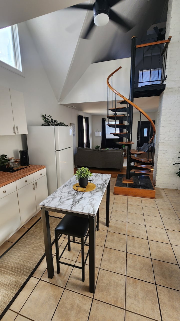 Timeless Tremont:2 Bdrm Near Downtown Cle, Oh - Cleveland, OH