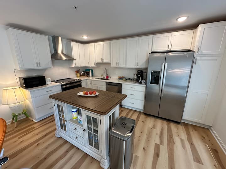 $2730/mo 1-yr Lease: 2-room Newly Built Suite - Glen Burnie, MD
