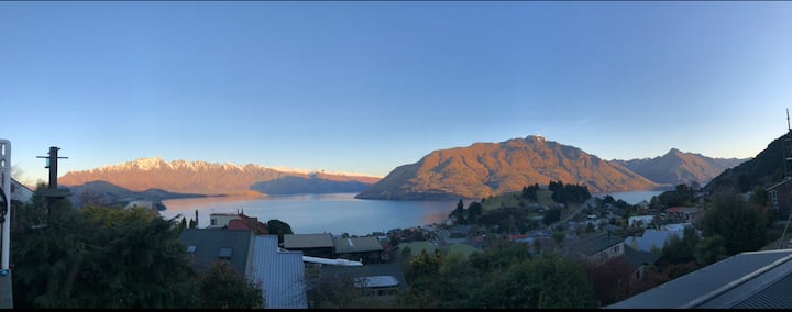 Cute House With Views. - Queenstown