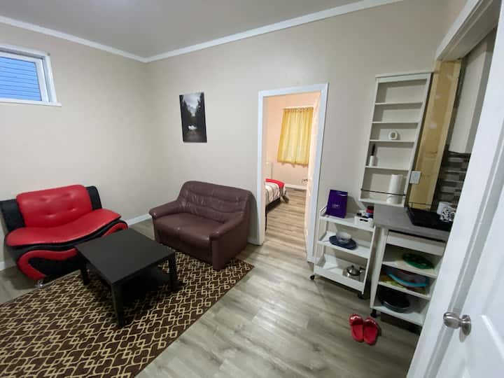 Entire Cozy Suite 1b/1ba /Kit In New Westminster - Burnaby