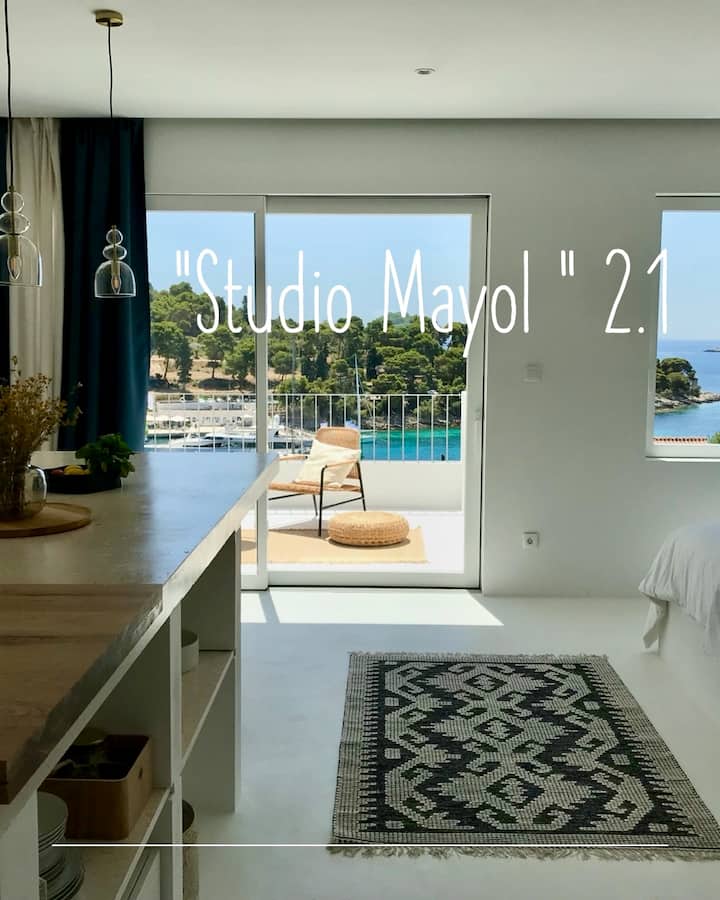 Melba Boutique -  Studio 2.1 - Mayol - Maslinica