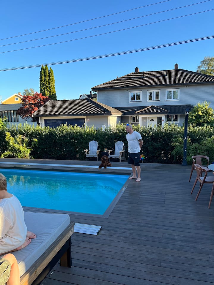 Hus Med Basseng På Nordstrand (Munkerud). - Oslo