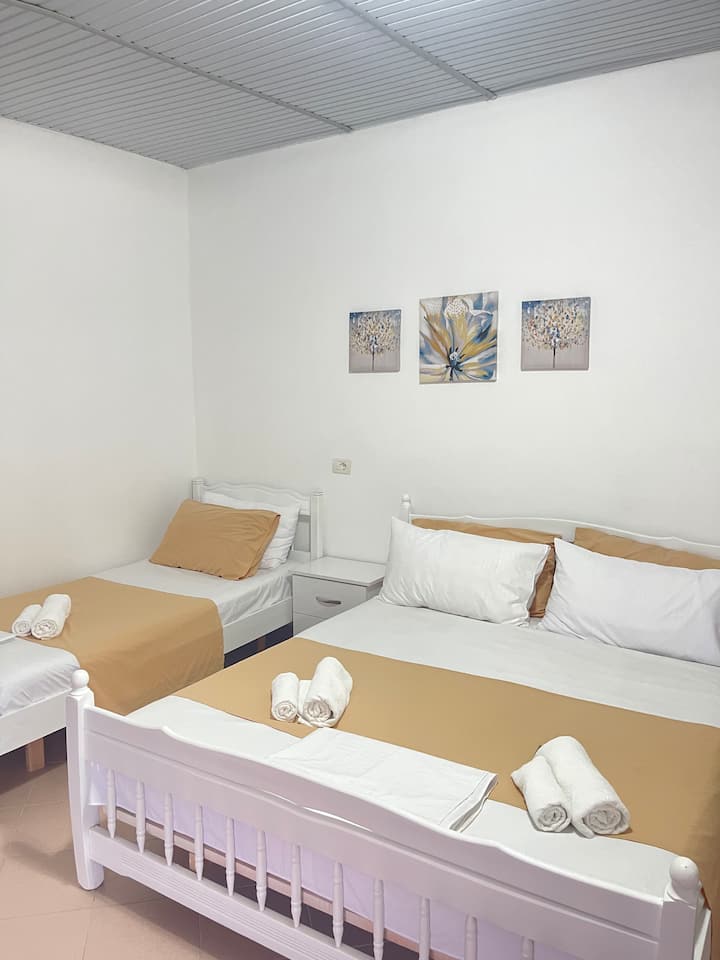 Standard Quadruple Room Vogue15 - Qerret