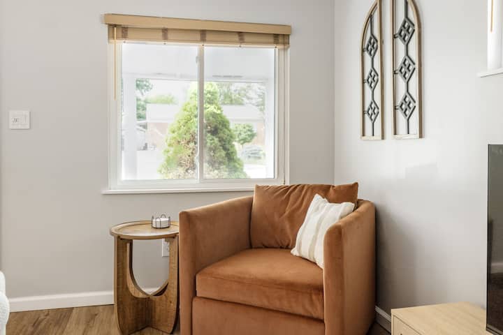 Blissful Bungalow - Columbus, OH