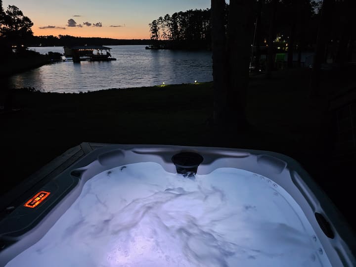 Football & Fishing
Familee Lakehouse Retreat - Milledgeville, GA