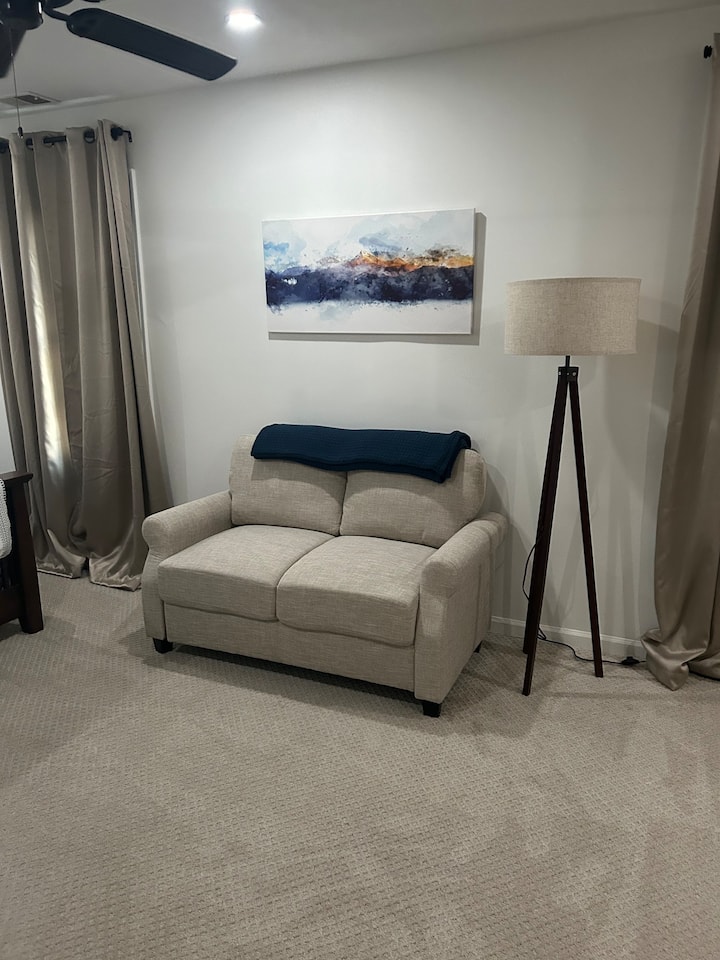 Tranquil Waterside Stay - Fishers, IN