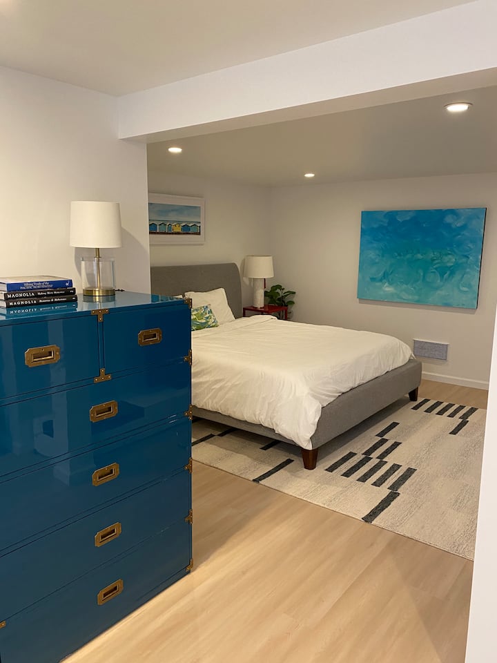 Magnolia Bluffs Private Suite - Seattle, WA