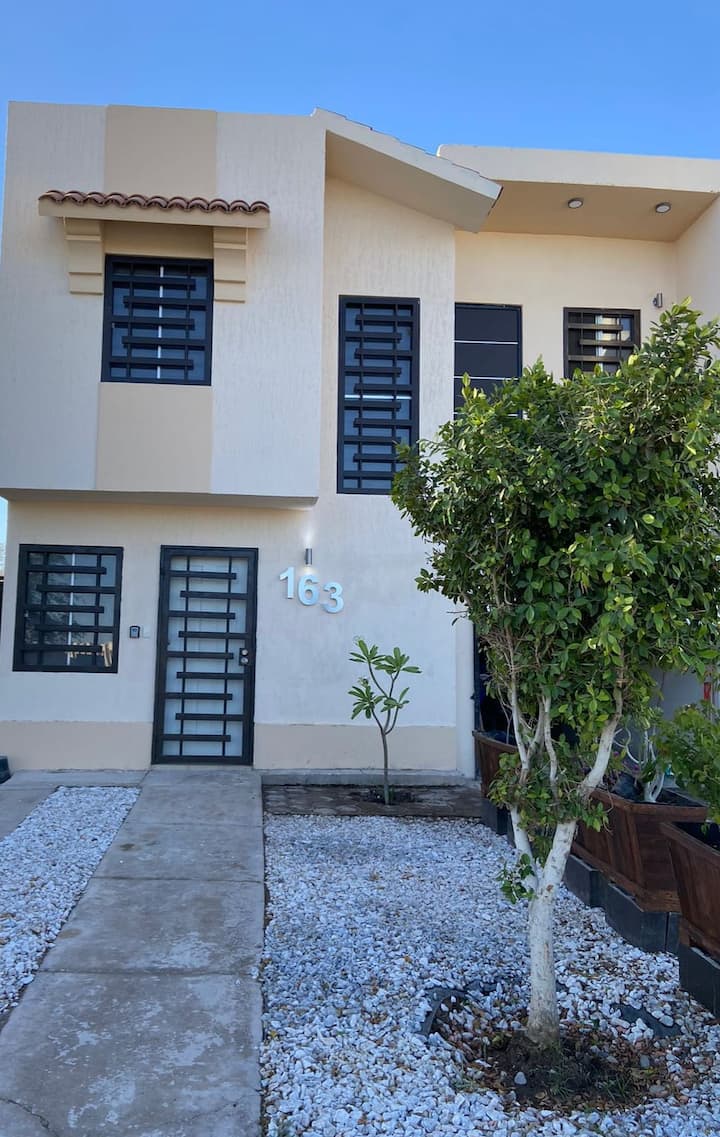 Casa Amplia Frente Al Parque - Hermosillo