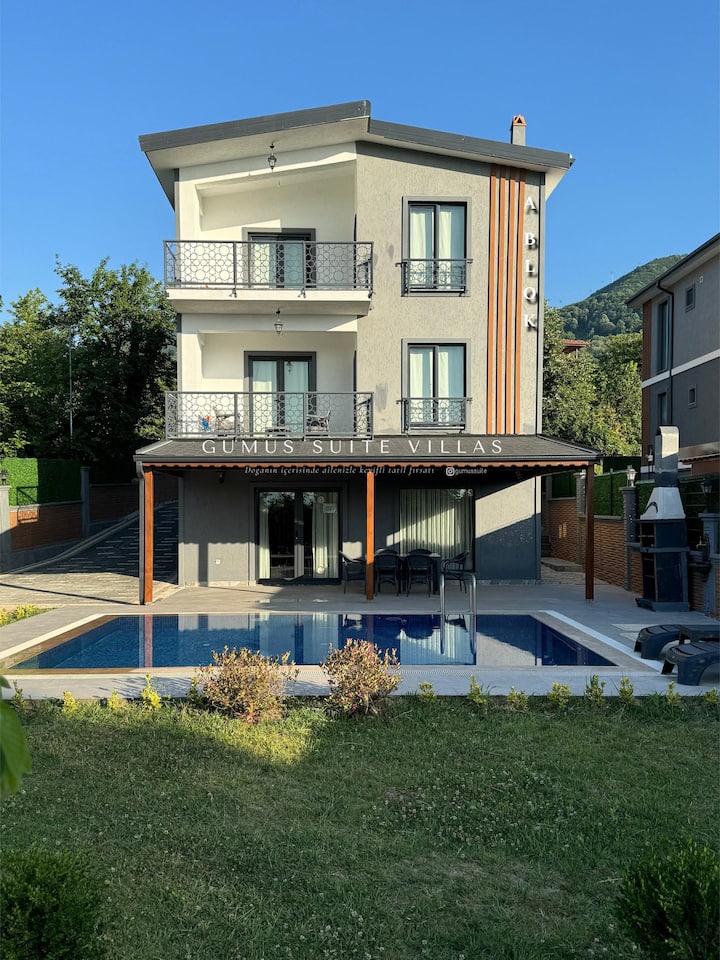 Kartepe Eteklerinde Havuzlu Villa  A Blok - Kartepe