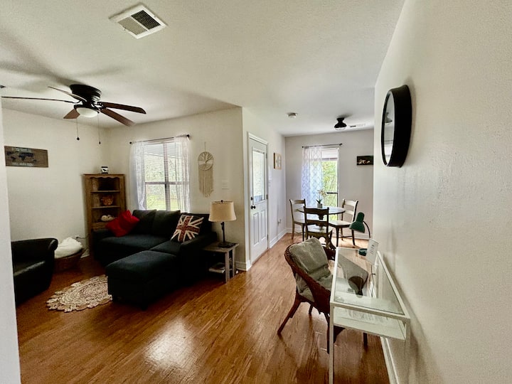 The Casita: A Peaceful Retreat. - Conroe