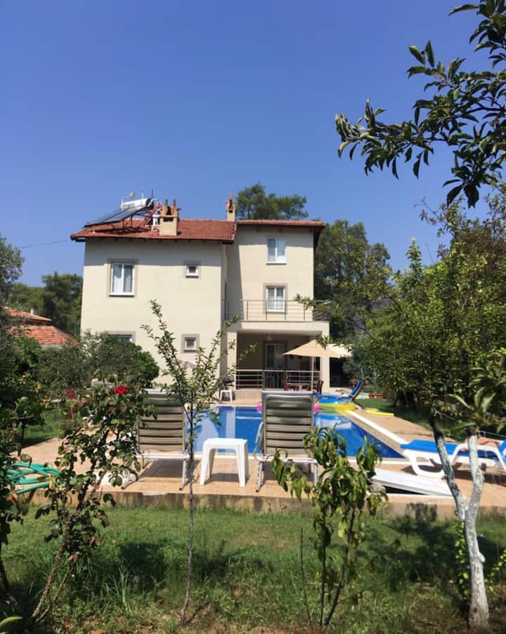Aileye Uygun Temiz Oda Sayısı 3/1 Ayrı Mutfak 2 Vc - Marmaris