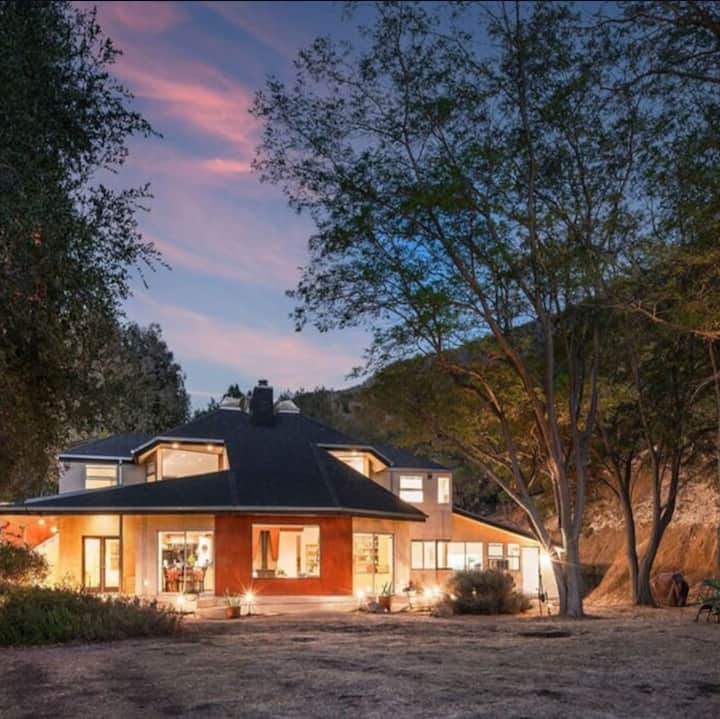 The Mod House - Home With Mountain Views - Calabasas