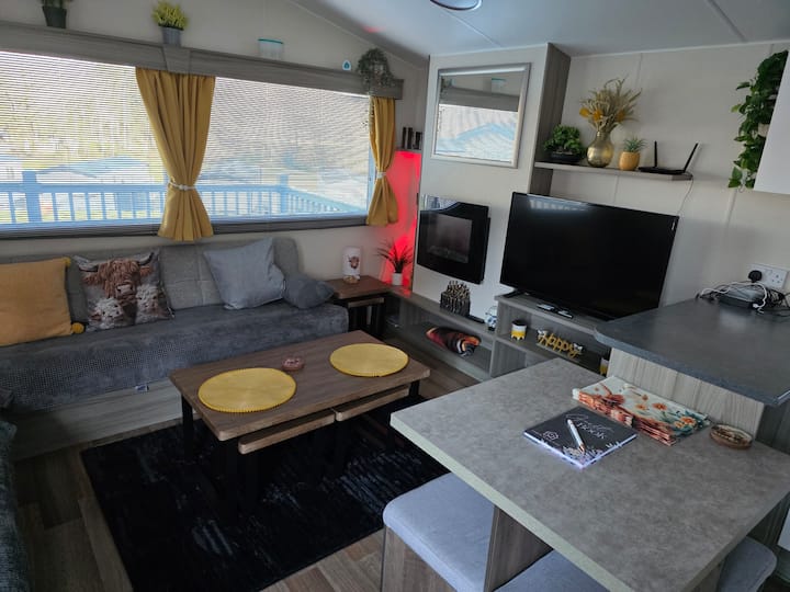 Luxury 3 Bedroom Caravan - Moffat