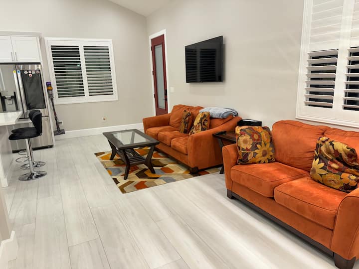 Beautiful Cozy Modern House - Huntington Beach, CA