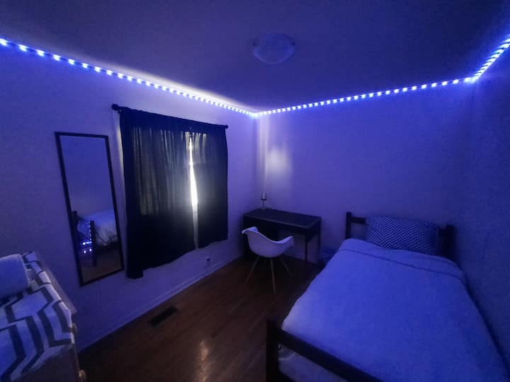 Small Private Room In Bayshore. - Ottawa