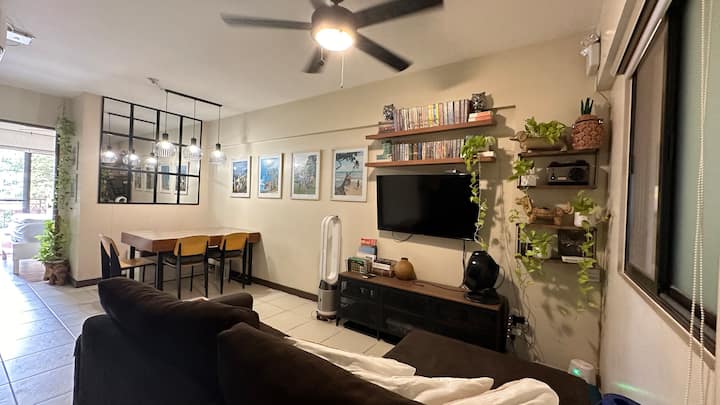 Cozy Industrial-themed 2br Condo - Taguig