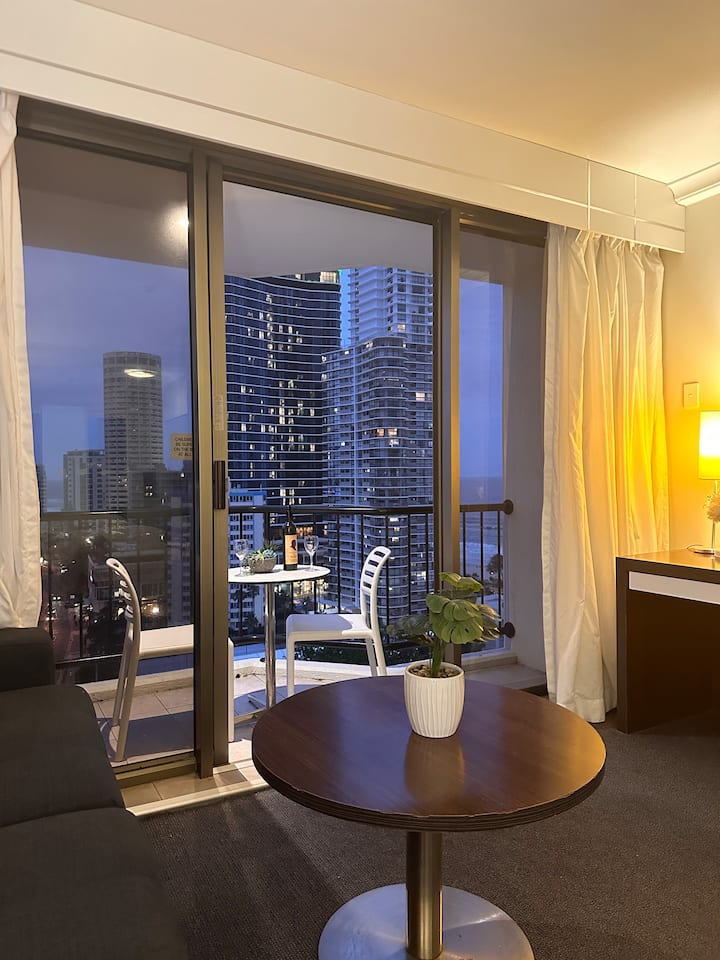 Ocean View Studio - Surfers Paradise
