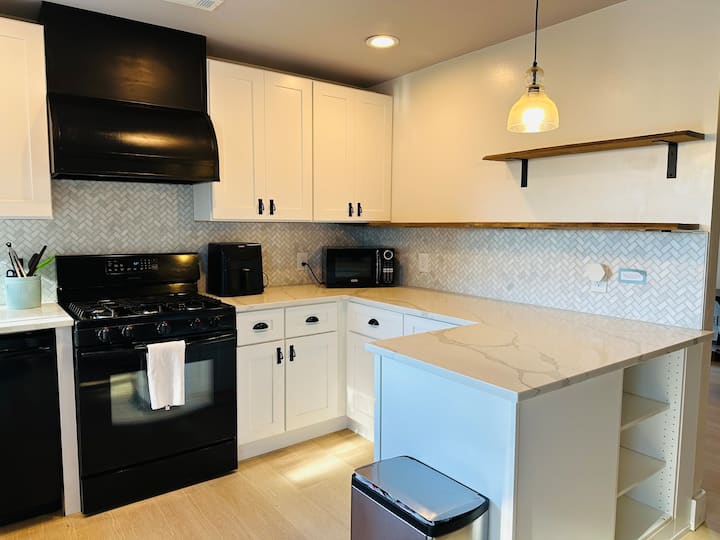 2 Bedrooms,2 Beds And 1 Bathroom - Tacoma, WA