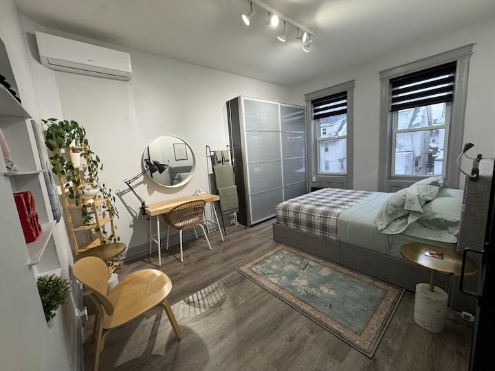 Spacious Bk 1br Suite· Work Desk · Quiet & Cozy - 브루클린