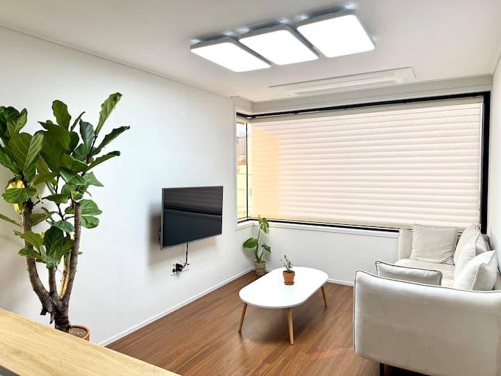 제주 금능 해변, 협재 숙소 . 3층 바다뷰와 일출뷰. 바다 도보1분 - 한림읍