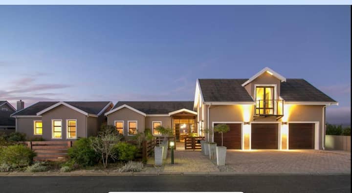 Pezula Lodge -Home With Lagoon & Golf Course Views - Knysna