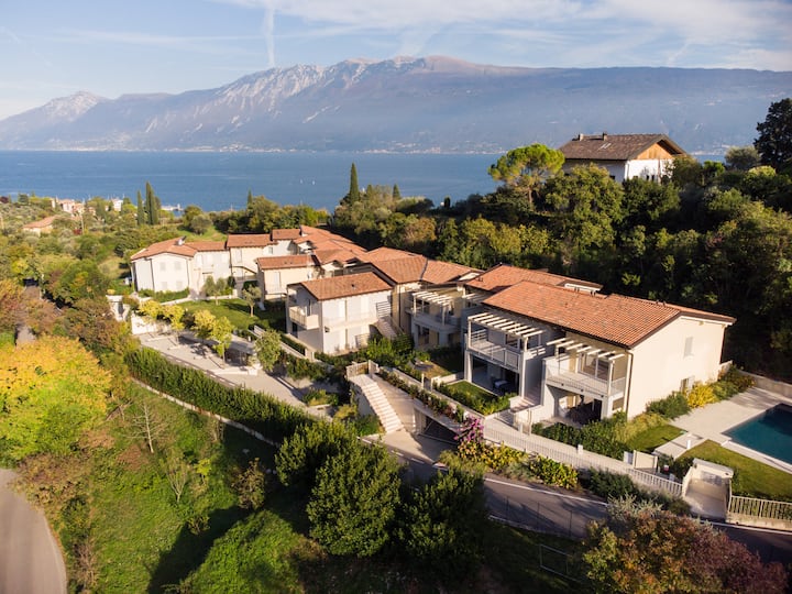 Momento Al Lago - Italy