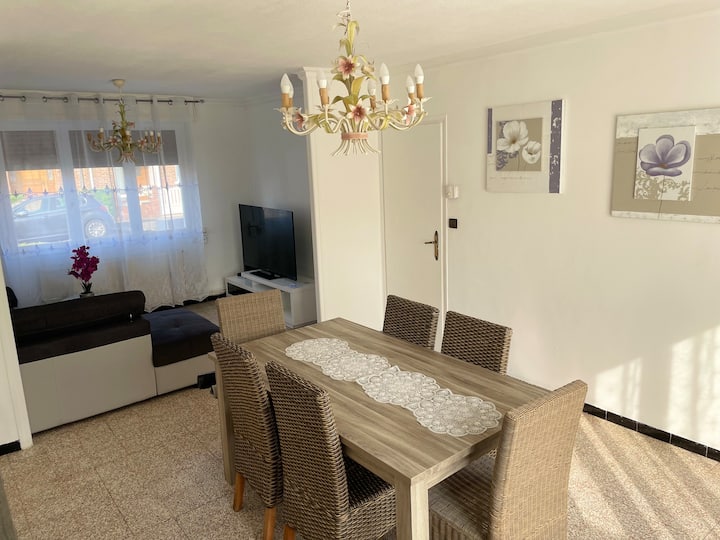Maison Moderne 8 Personnes. - Lesquin