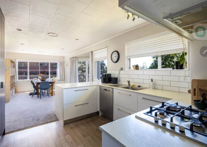 Cozy Room In The Happy Family - New Plymouth