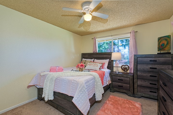 Bv1: Huge Yard, Family Friendly House - Bellevue, WA