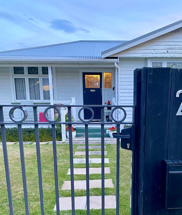 1.5 Hrs Sth Of Christchurch Airport - 
Whole House - Temuka