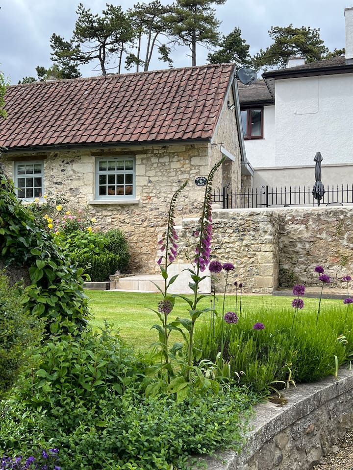 Starre Barn. Recently Renovated Boutique Cottage - Beer