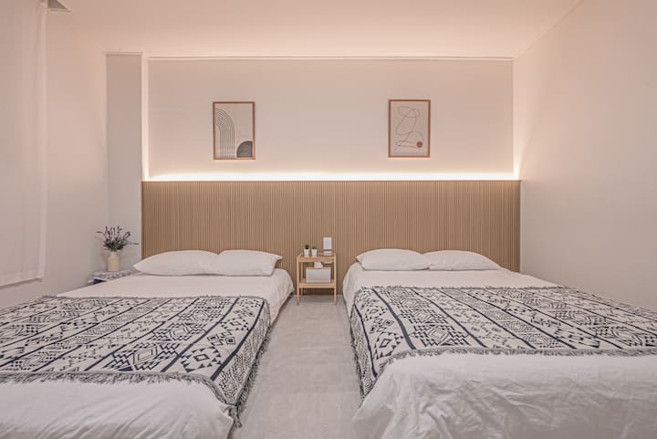 #조용한 쓰리룸 #침대4개 #한옥마을 도보5분 #남부시장 #영화의거리 #객리단길 #넷플릭스 - Jeonju-si