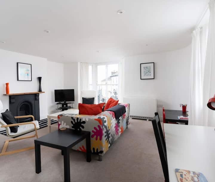 Stunning 2 Bedroom Townhouse With Coastal Views. - Penzance