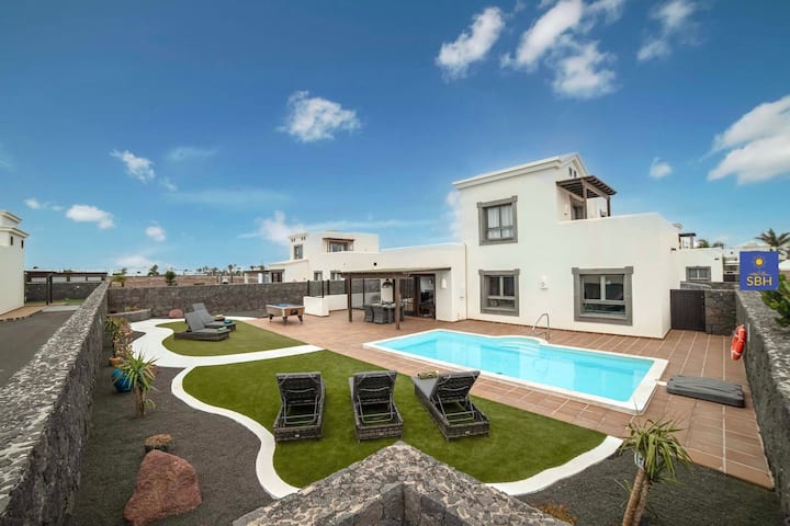 Hermosa 3 Bedroom 2 Bathroom, Air Con & Pool Table - Playa Blanca