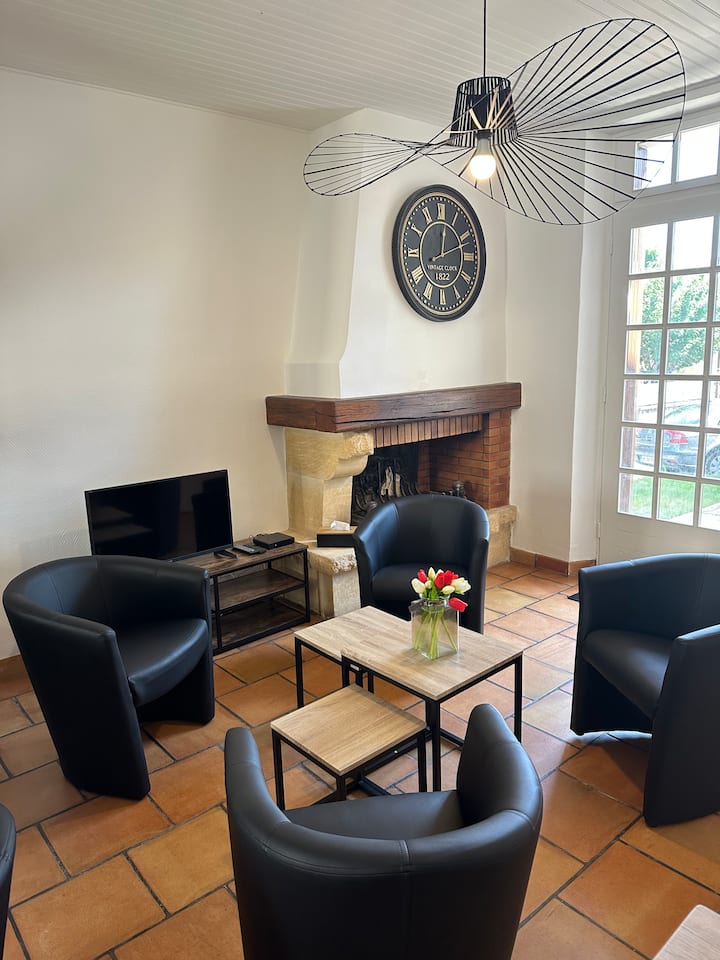 Maison Familiale,13 Lits,3 Sdb-wc, Parking Gratuit - Bourges