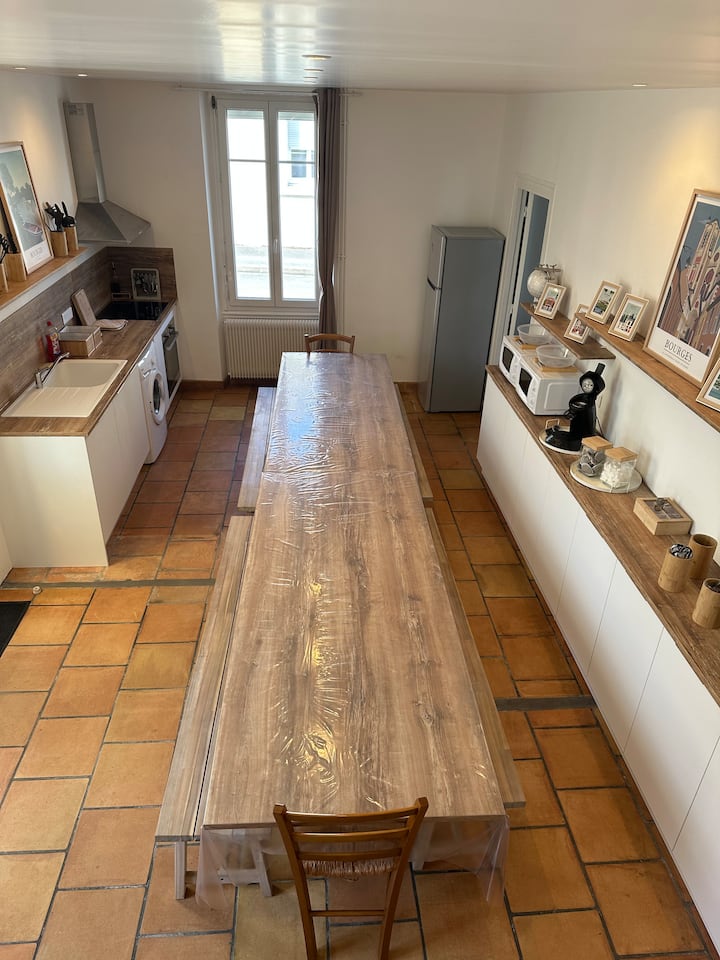 Maison Familiale,13 Lits,3 Sdb-wc, Parking Gratuit - Cher