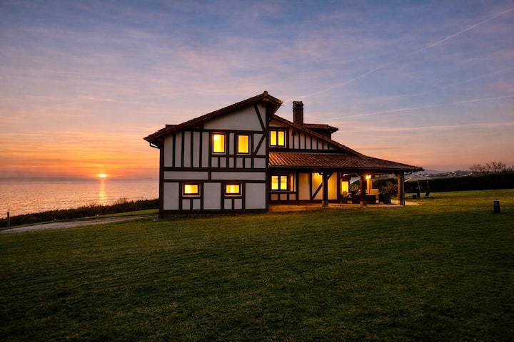 Stylish Host · Luxury Villa Puente Avíos Suances - Santillana del Mar