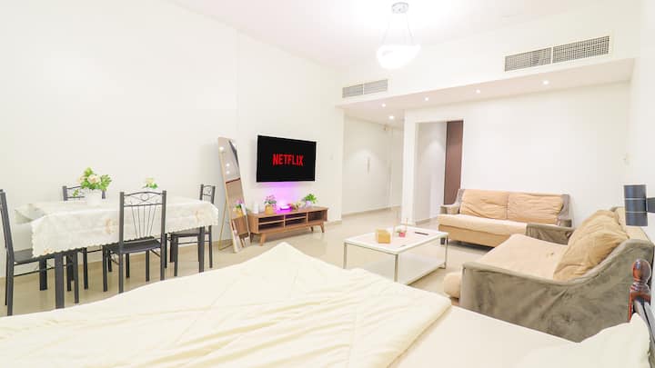 Creekside Escape | Cozy Studio Retreat & Amenities - Ajman