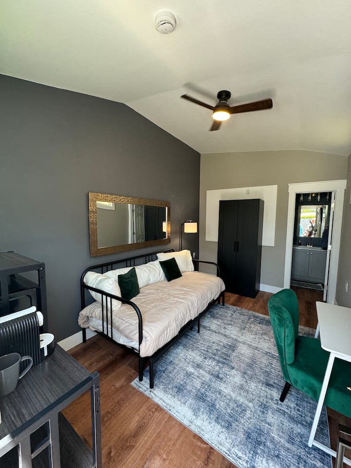 A Private Studio Detached Guest House In Noho La - Los Angeles, CA