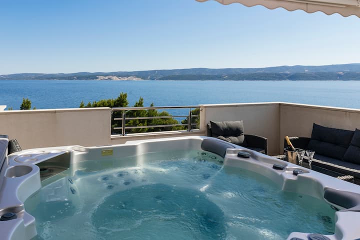Seaside  Luxury Villa W/ Jacuzzi & Sea View, Omiš - Omiš