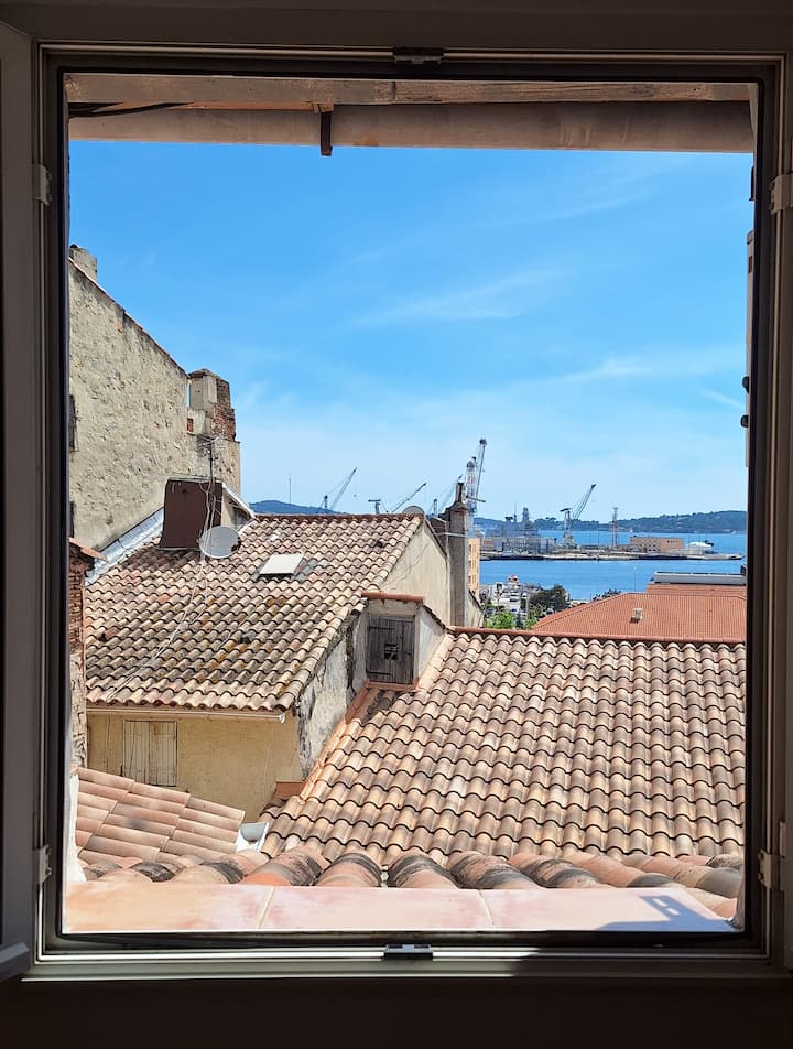 Joli Studio Vue Mer, Plein Centre Ville De Toulon - Toulon