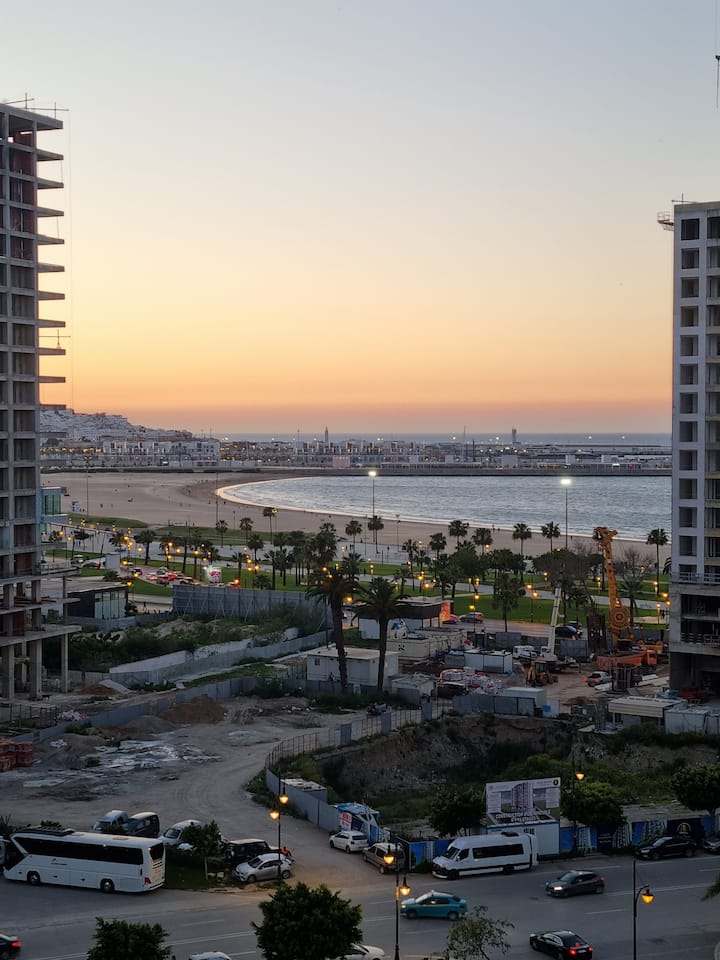 Seaside Serenity: 5-star Flat By Train Station - Tanger