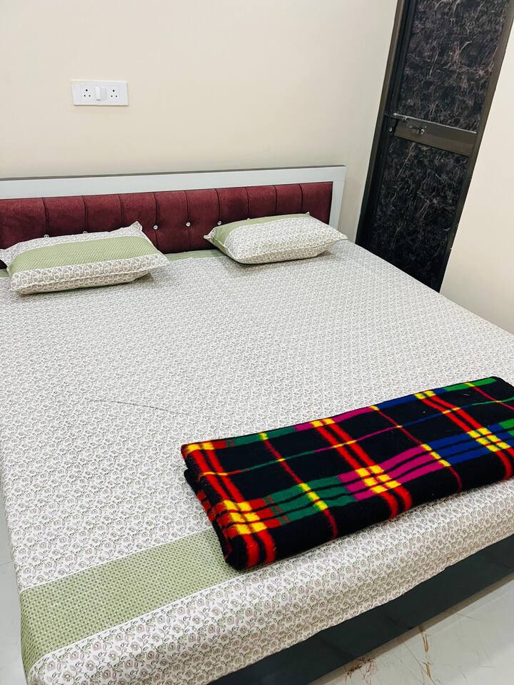 10 Mins From Sri Ram Mandir | Budget Friendly Stay - Ayodhya