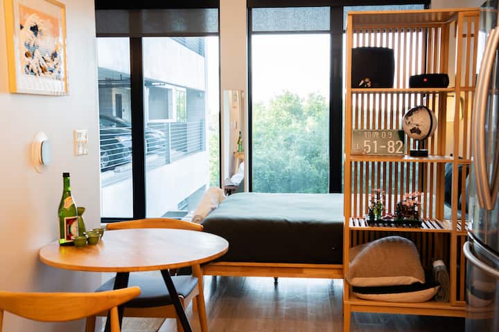 Ky’s Tearoom - Stylish Top Floor - Free Parking - Atlanta, GA